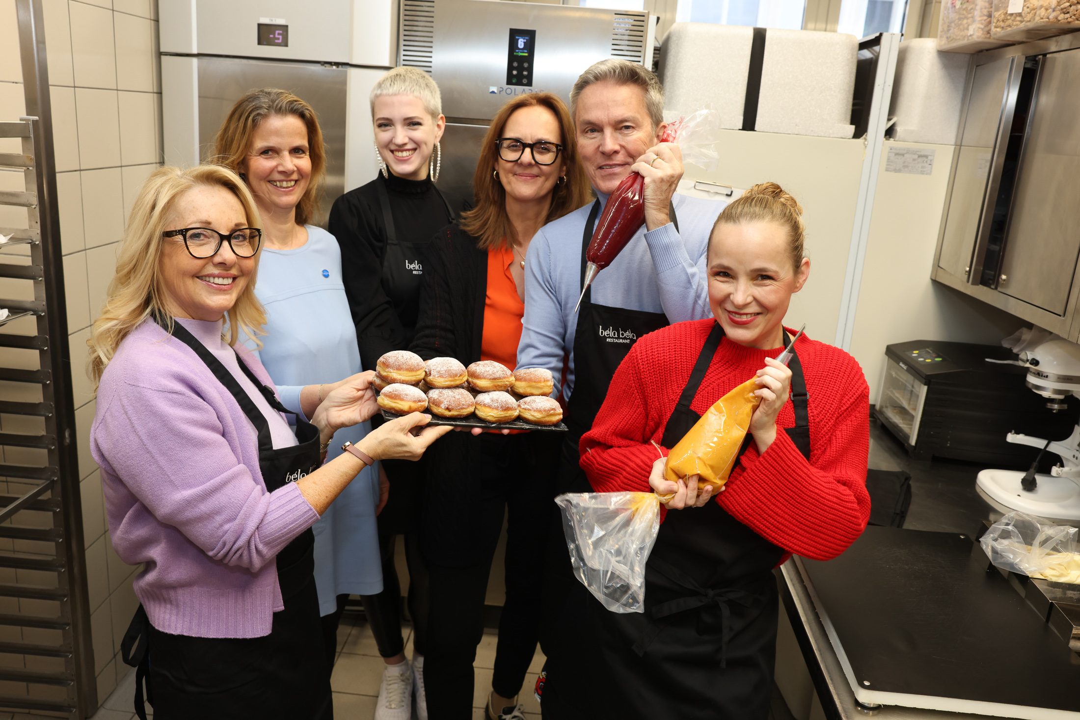 Prominenter Krapfenverkauf für den guten Zweck - Wiener Bezirksblatt