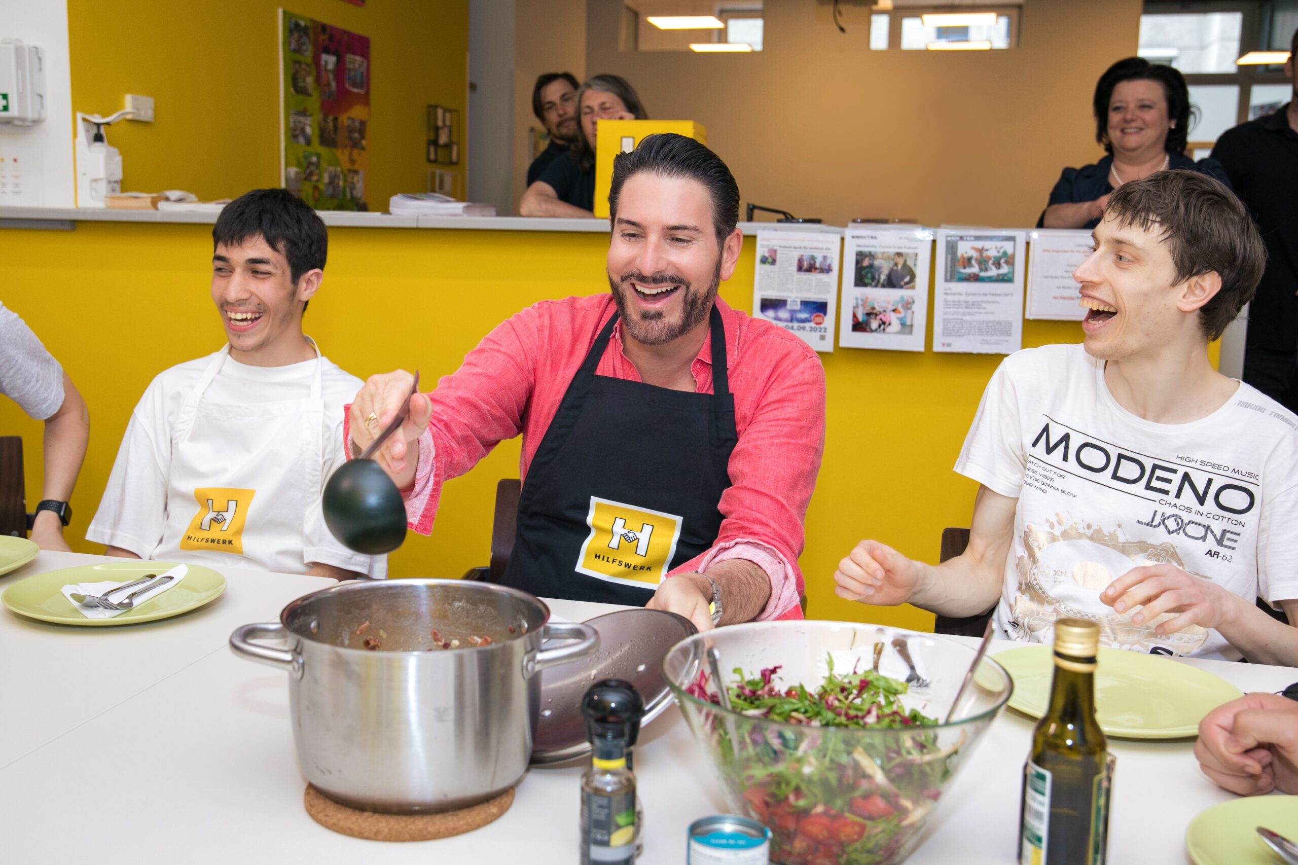 Aktionsraum_Kochen_Clemens_Unterreiner_essen_bei_Tisch - Wiener ...