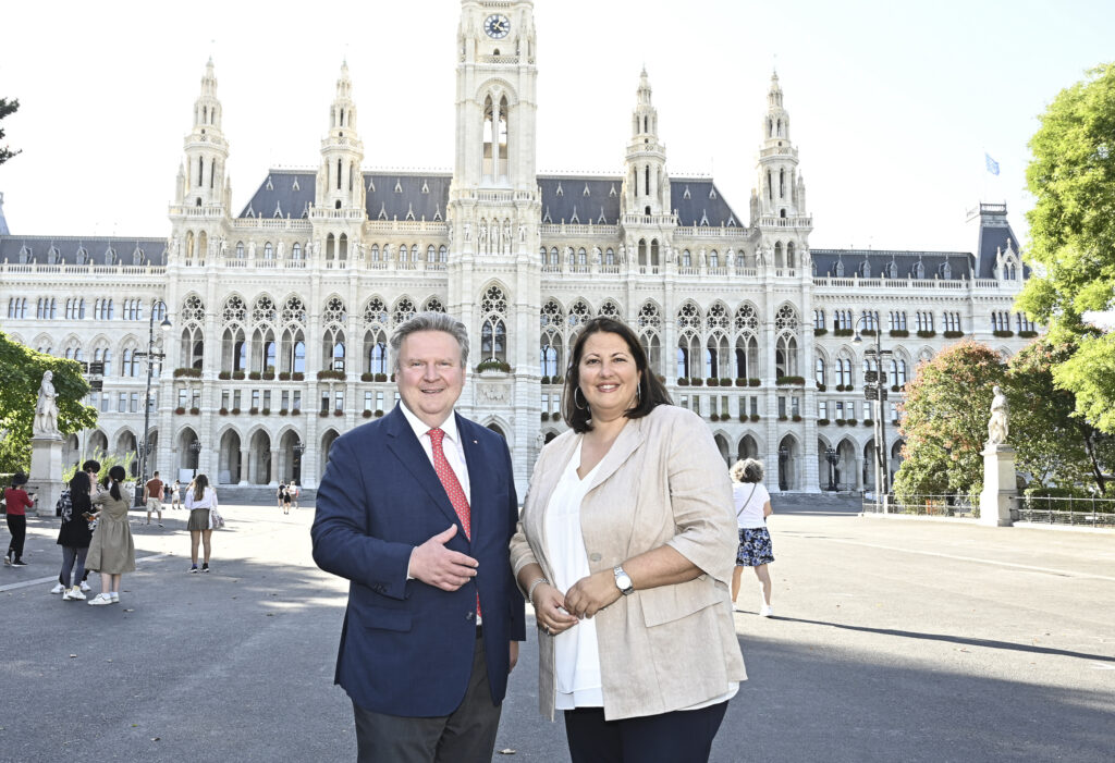 Rathaus-Fassade erstrahlt in neuem Glanz - Wiener Bezirksblatt