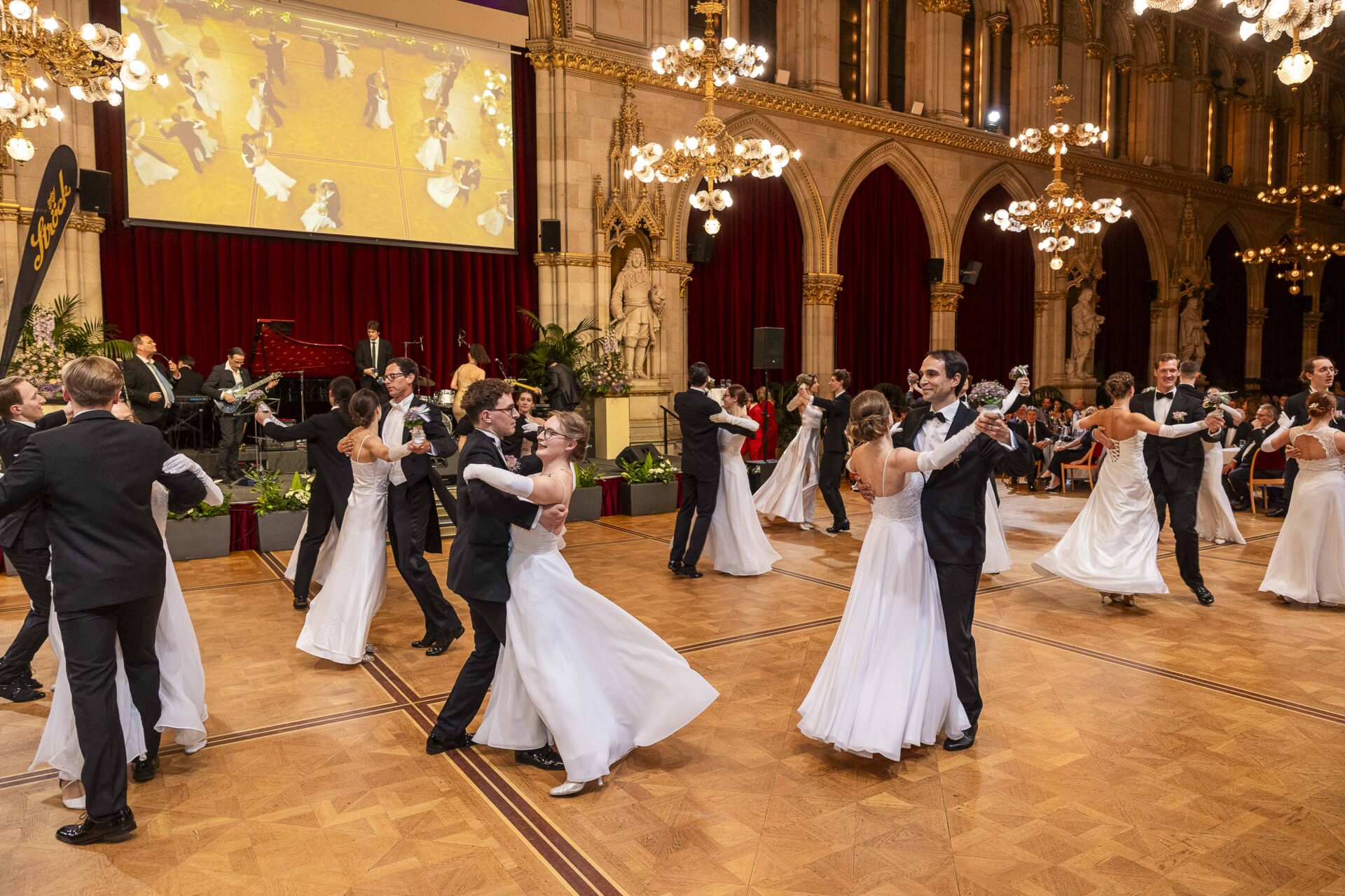 Alles Salto: Das Rathaus voller Sport-Prominenz - Wiener Bezirksblatt