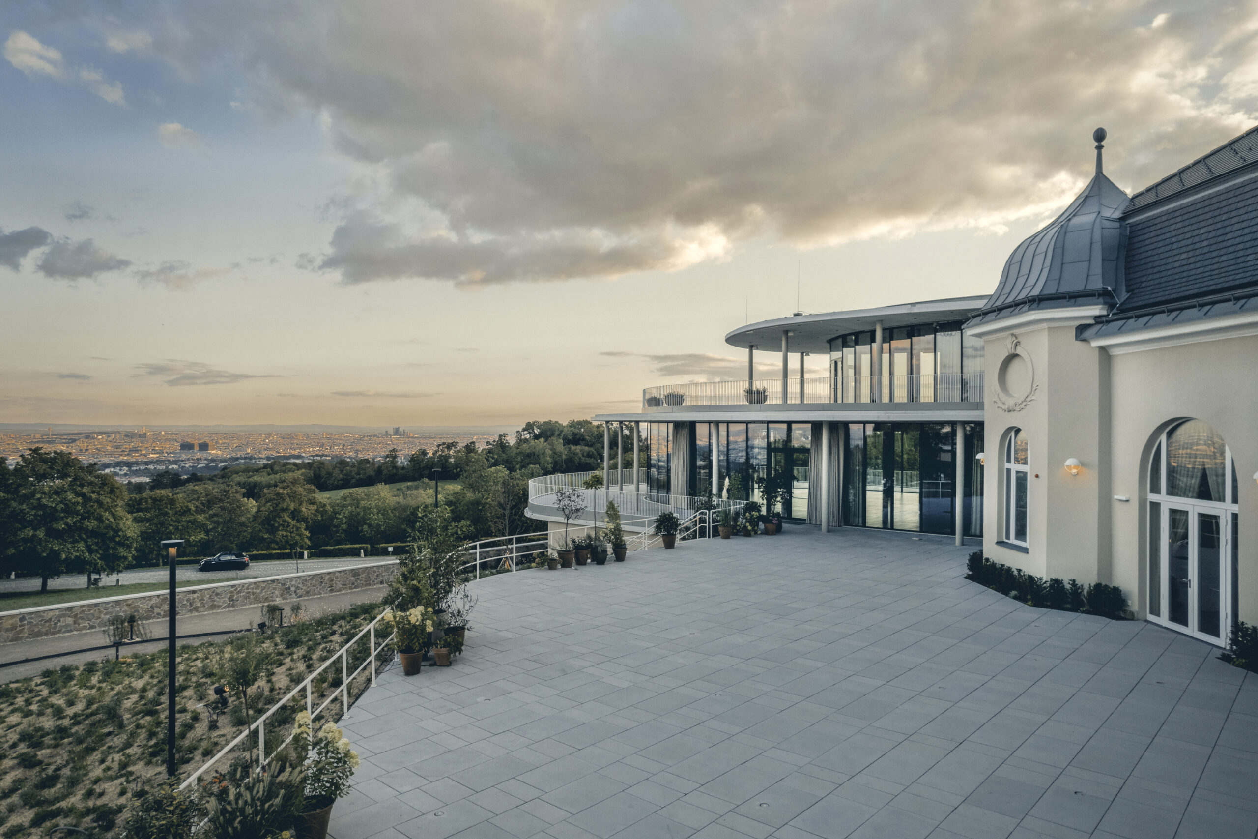 Cobenzl: Wiedereröffnung mit "Sunday-Swing" und Besuchern - Wiener ...