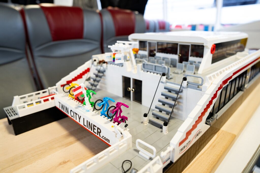Von Wien nach Bratislava: Der Twin City Liner als LEGO-Bauwerk ...