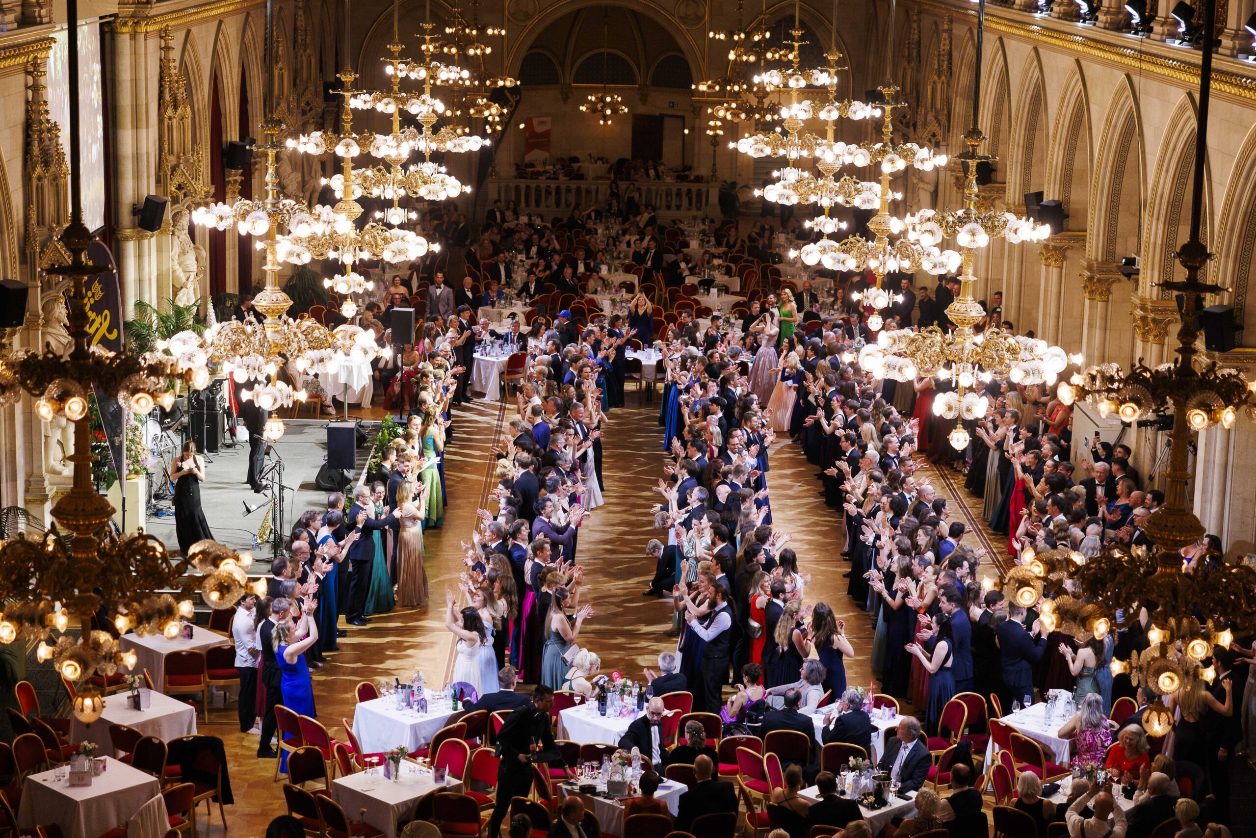 Ball des Sports 2025: Glanz & Sportlichkeit im Rathaus - Wiener ...
