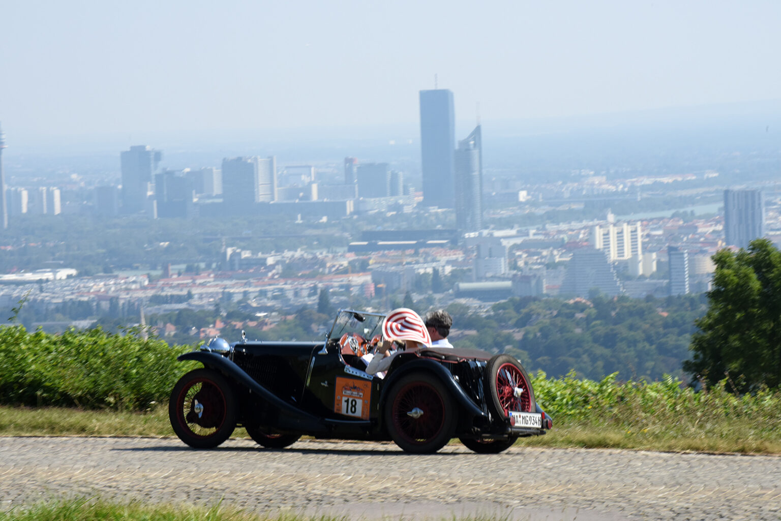 Vienna Classic Days: Oldtimer-Parade begeistert die Stadt - Wiener ...